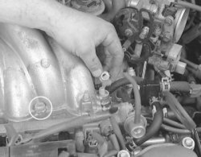 How to Replace the Air Intake Chamber on All 1997 - 2000 Toyota Camry ...